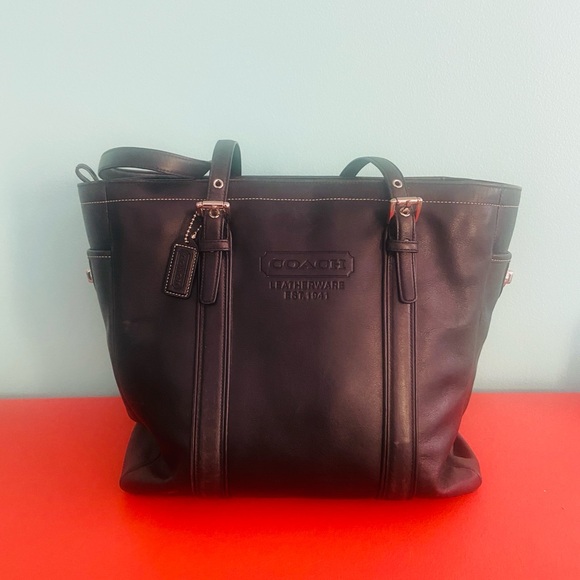 Coach | Bags | C6d528 Coach Zip Tote Handbag Signature Classic Black ...